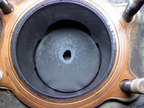 Hole blown through to of piston. Bad oil injection system ...